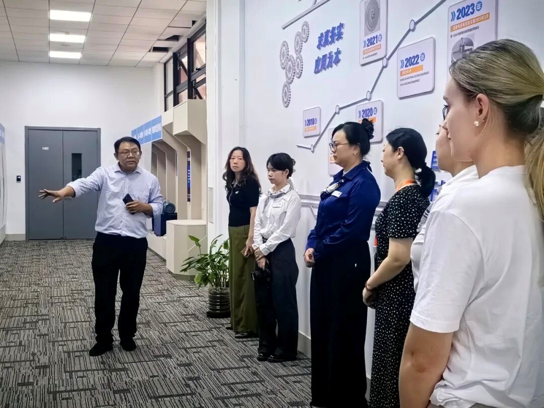 Einführung des „MR-Stipendiums“ und Aufbau von praxisorientierten Bildungsbasen im In- und ...